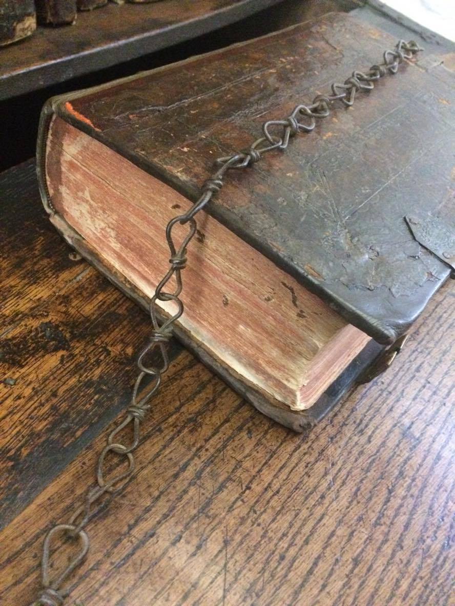Book with Chain – St John's College Library, Oxford